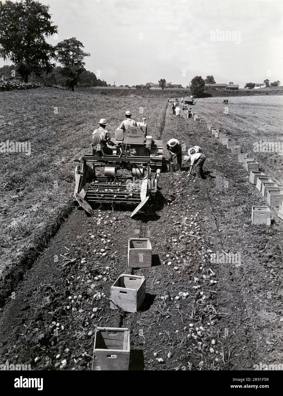 Farm workers 1930s hi-res stock photography and images - Alamy