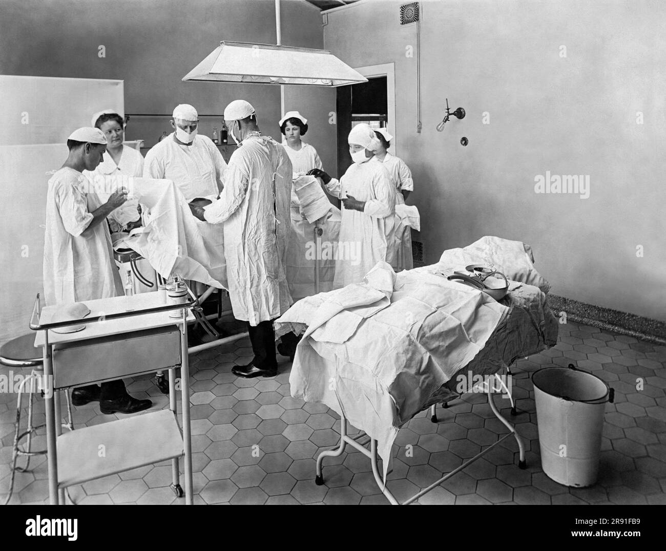 Surgical equipment historical hi-res stock photography and images - Alamy