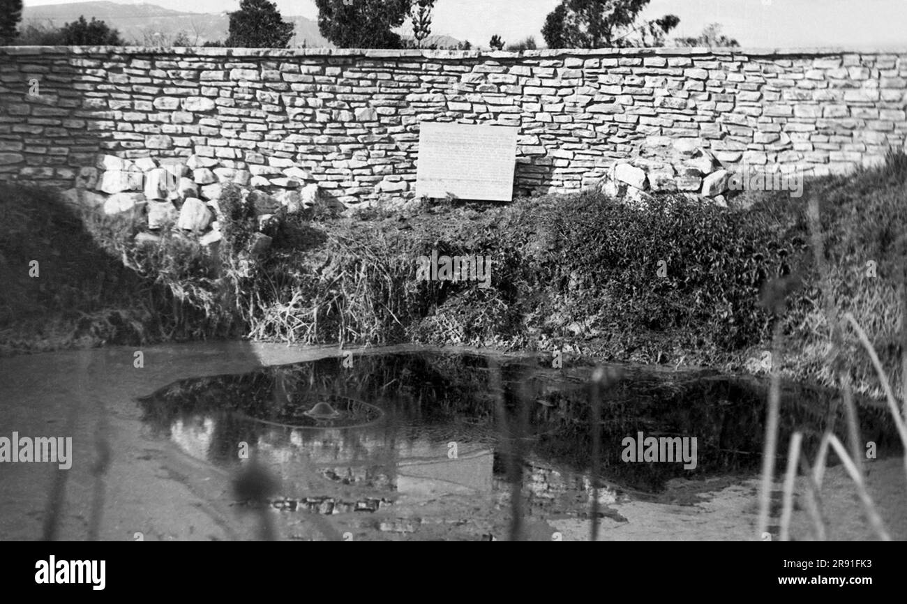 Los Angeles, California: c. 1933 Pit Number 4 at the La Brea tar pits ...