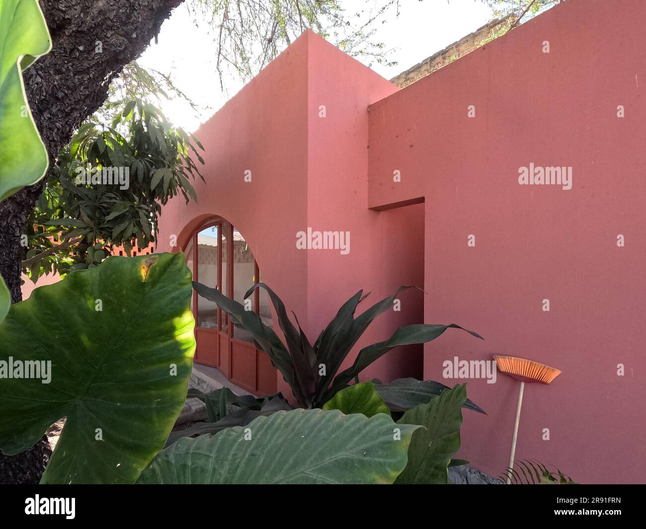 Mexican contemporary architecture hi-res stock photography and images ...