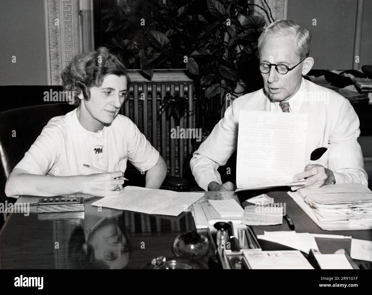 Washington, D.C.: August 24, 1936 Herbert Hangstler and his assistant ...
