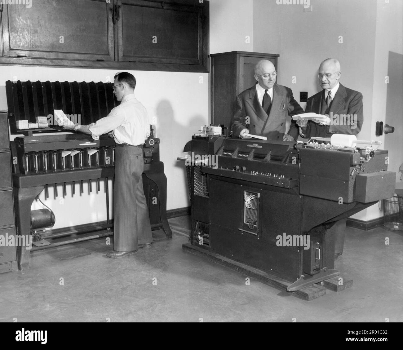 1940s workers machines Black and White Stock Photos & Images - Alamy