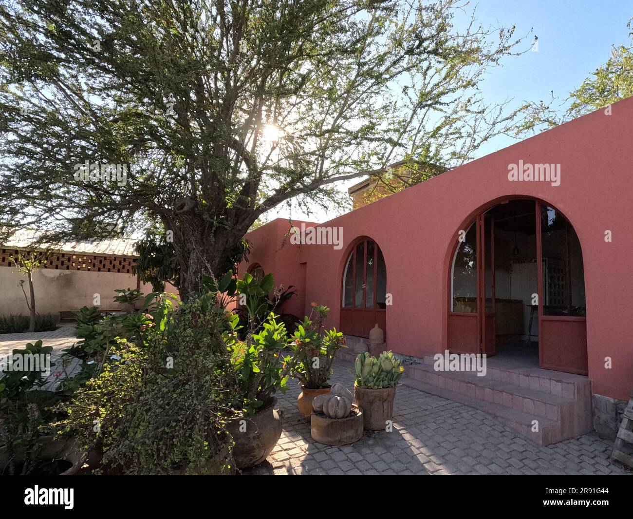 Mexican contemporary architecture hi-res stock photography and images ...