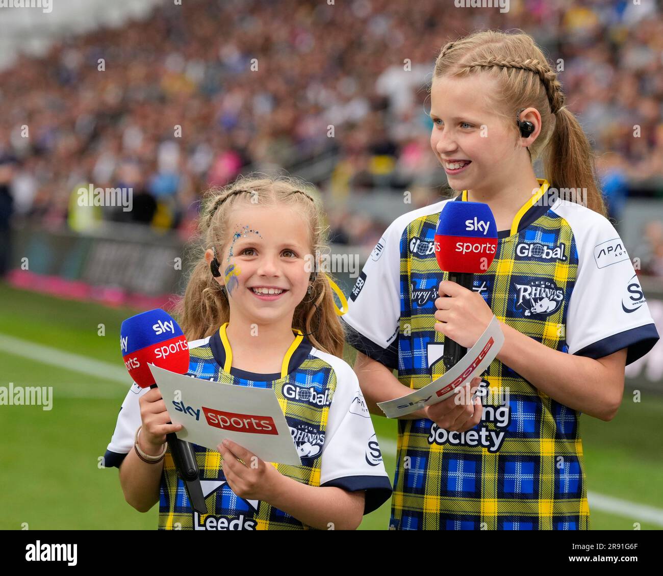Maya (l) and Macy (r) the daughters of Rob Burrow ask quiz questions ...