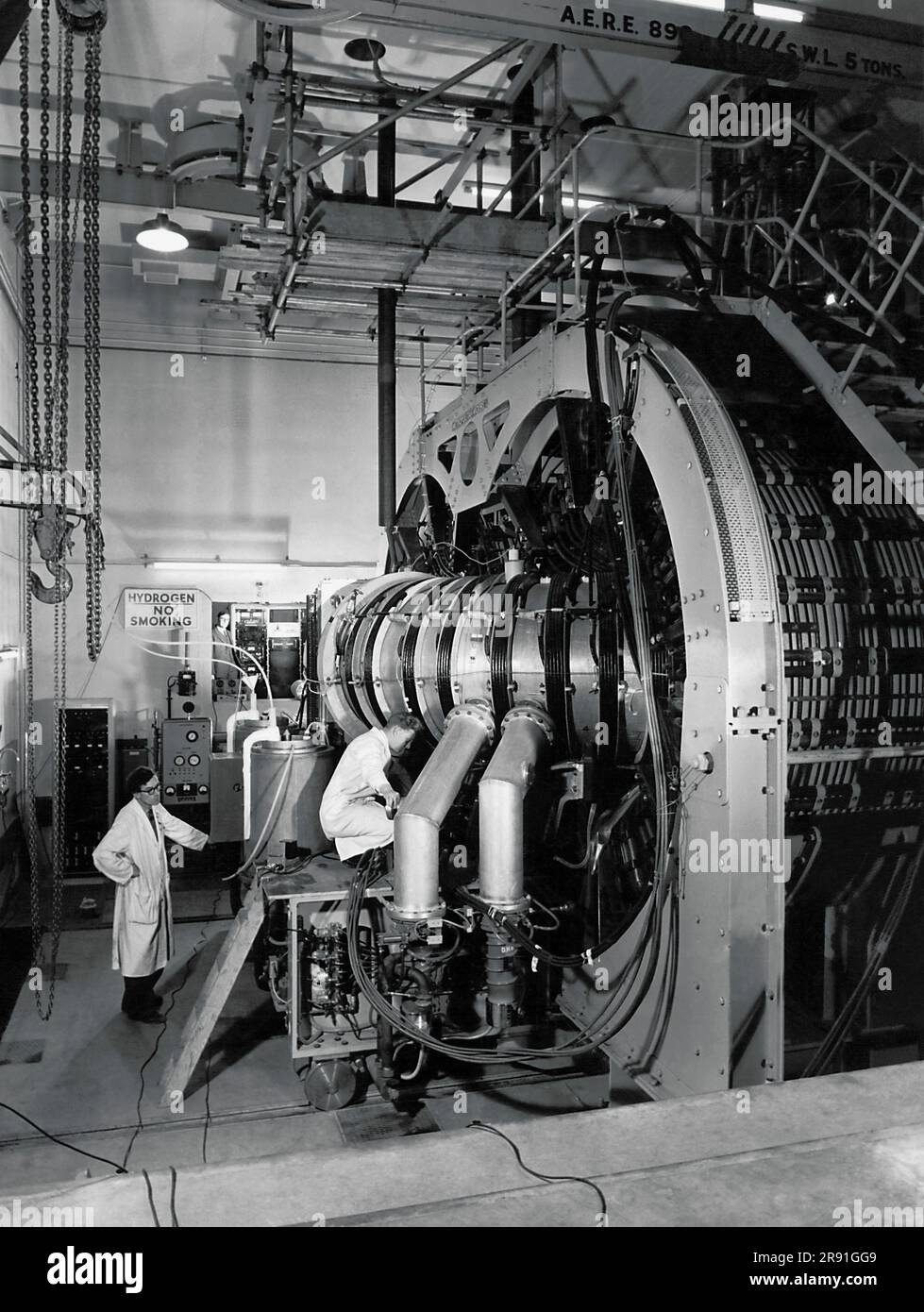 Harwell, England: January 23, 1958 Scientists make fusion advance ...