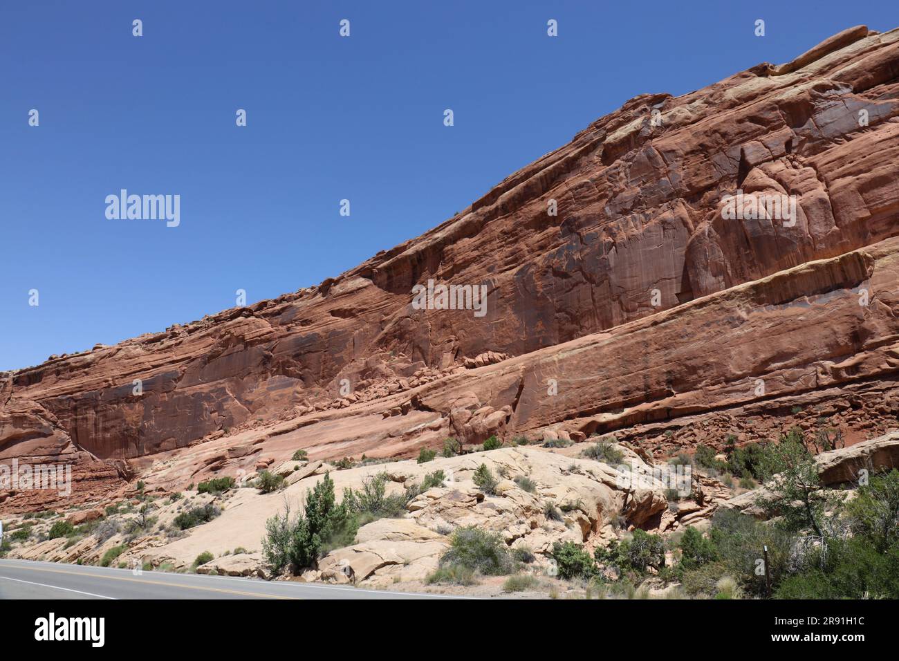 Layers of Entrada and Navajo sandstone lining the road in Arches ...