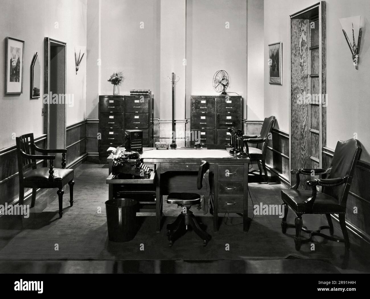 United States: c. 1925 An empty office interior Stock Photo - Alamy