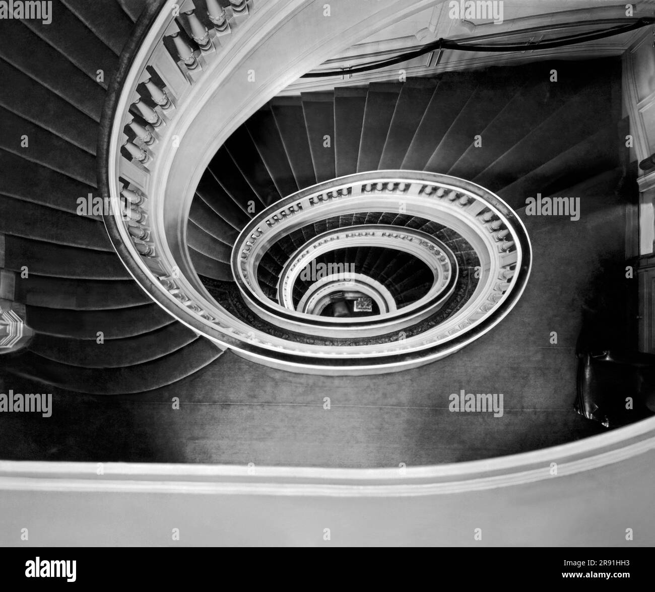 New York, New York: 1923. A spectacular view of the grand staircase at ...
