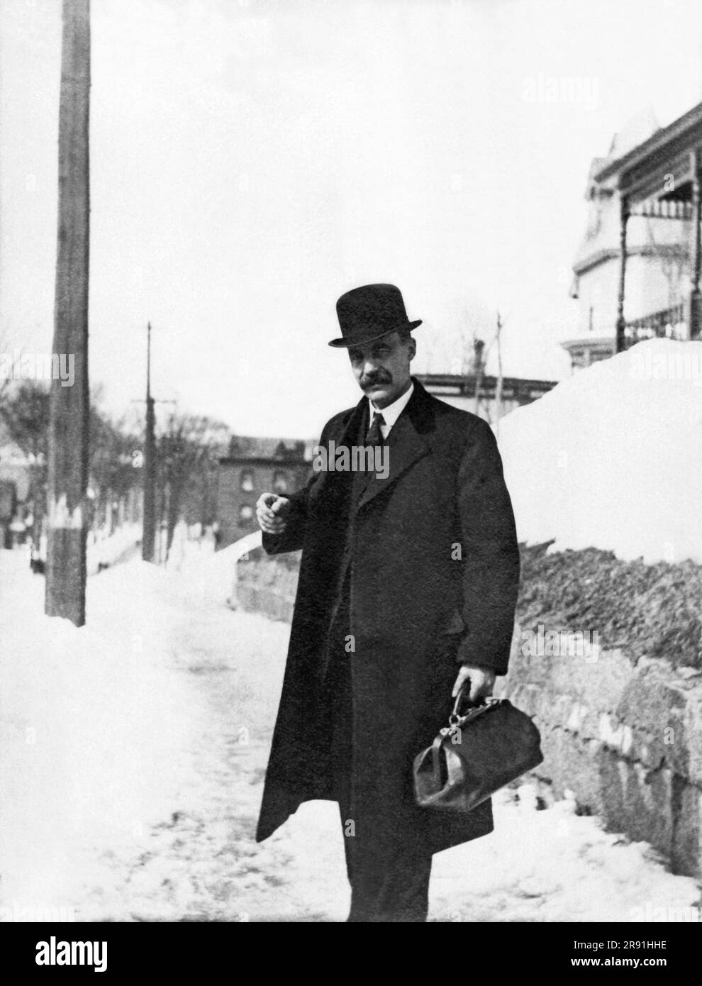 Doctor house call Black and White Stock Photos & Images - Alamy