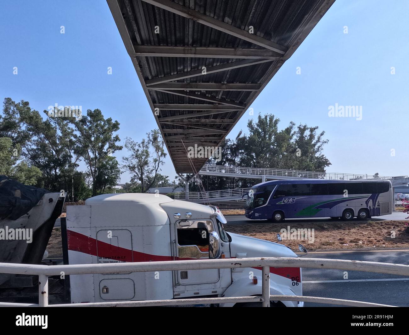 Indoor pedestrian bridge hi-res stock photography and images - Alamy
