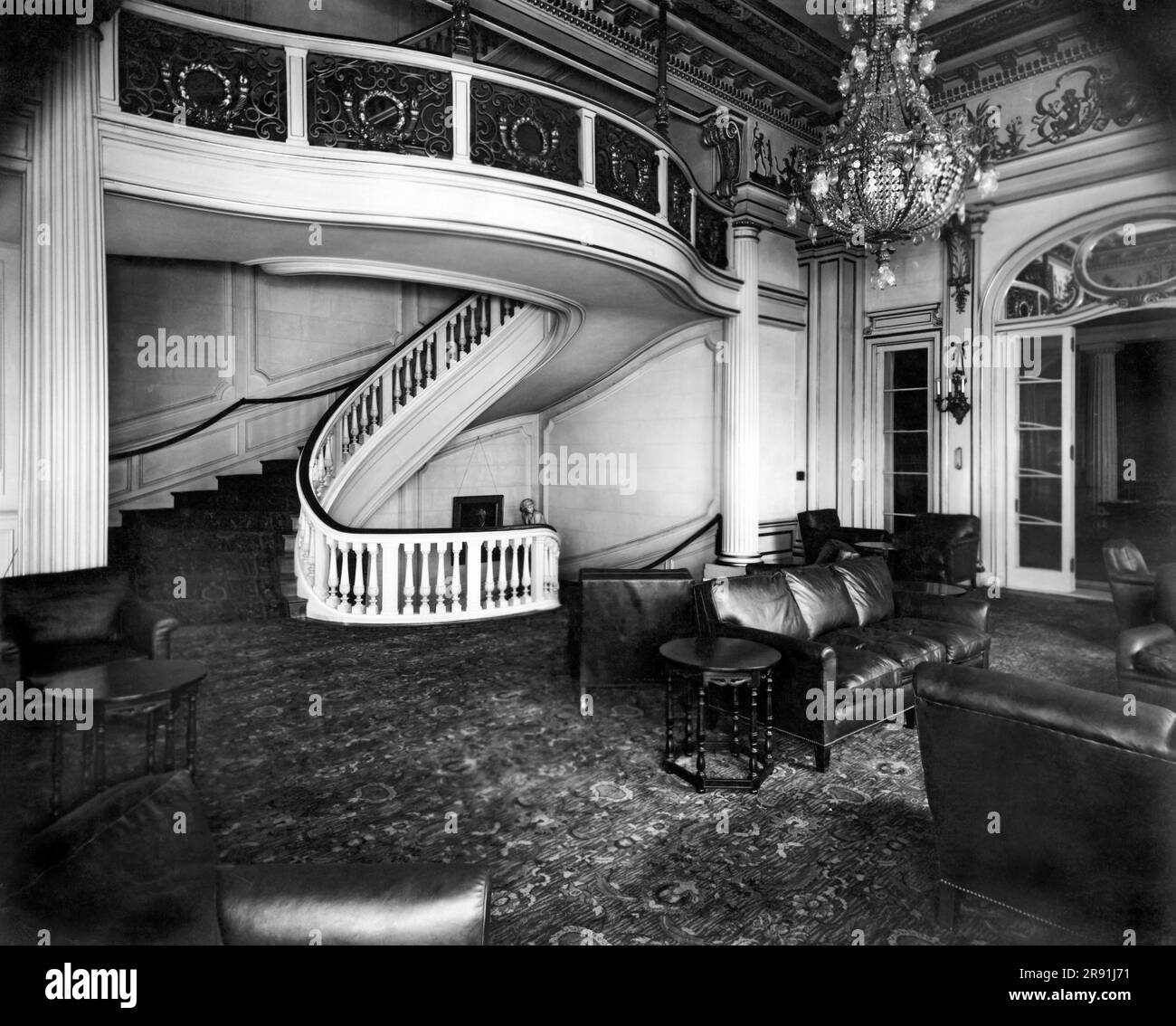 New York, New York: 1923. A view of the Lounge Room at the new home of ...