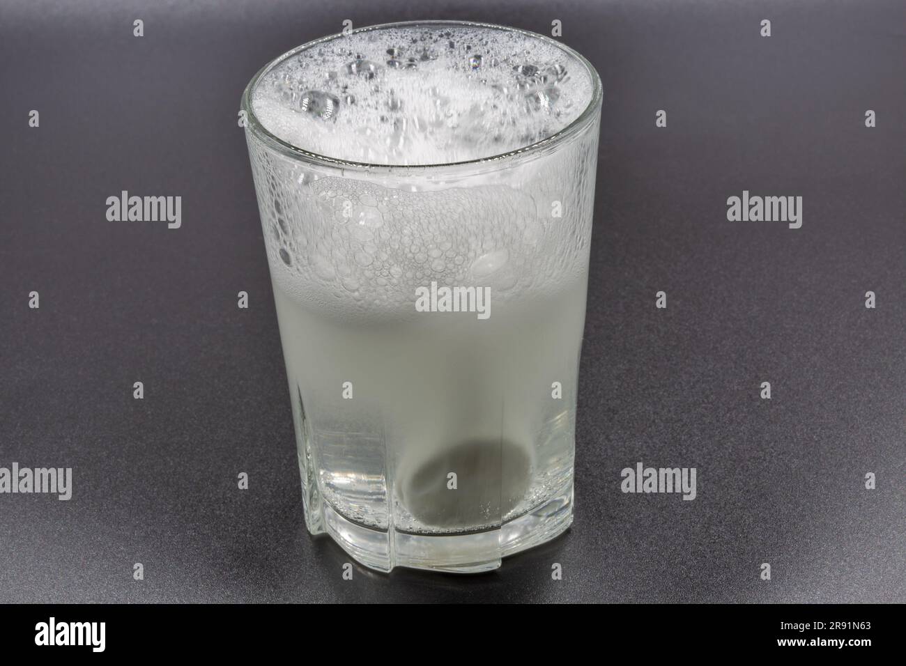 Dissolving instant effervescent tablets hi-res stock photography and ...