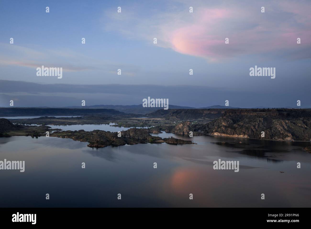 WA24411-00.....WASHINGTON - Cloud over Banks Lake at sunset from the ...