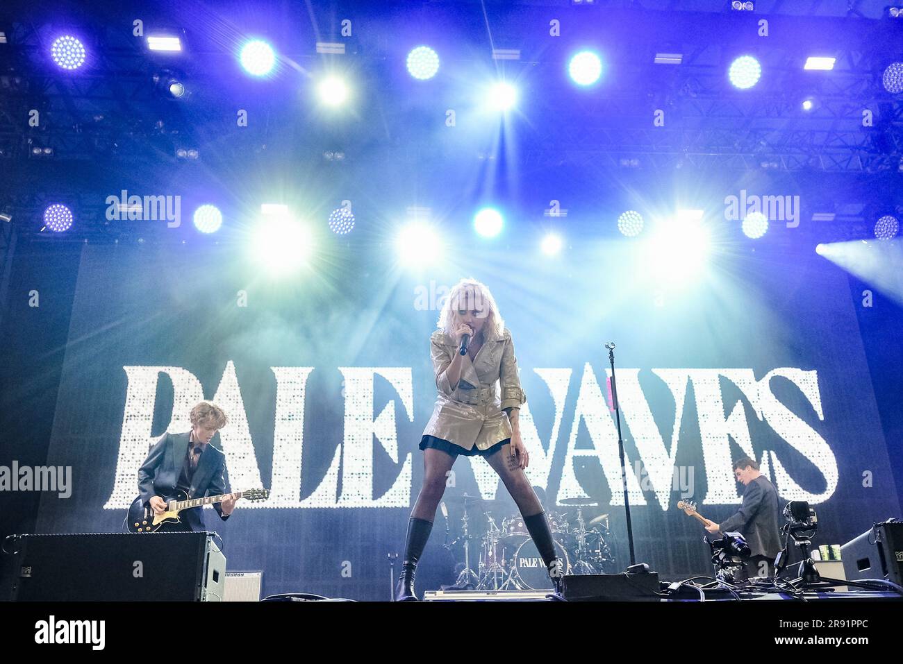 Glastonbury, UK. 23rd June, 2023. Pales Waves (Heather Baron-Gracie ...