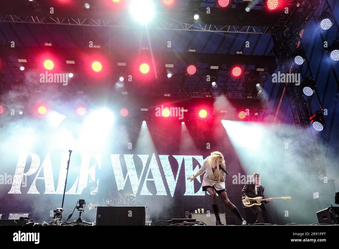 Glastonbury, UK. 23rd June, 2023. Pales Waves (Heather Baron-Gracie ...