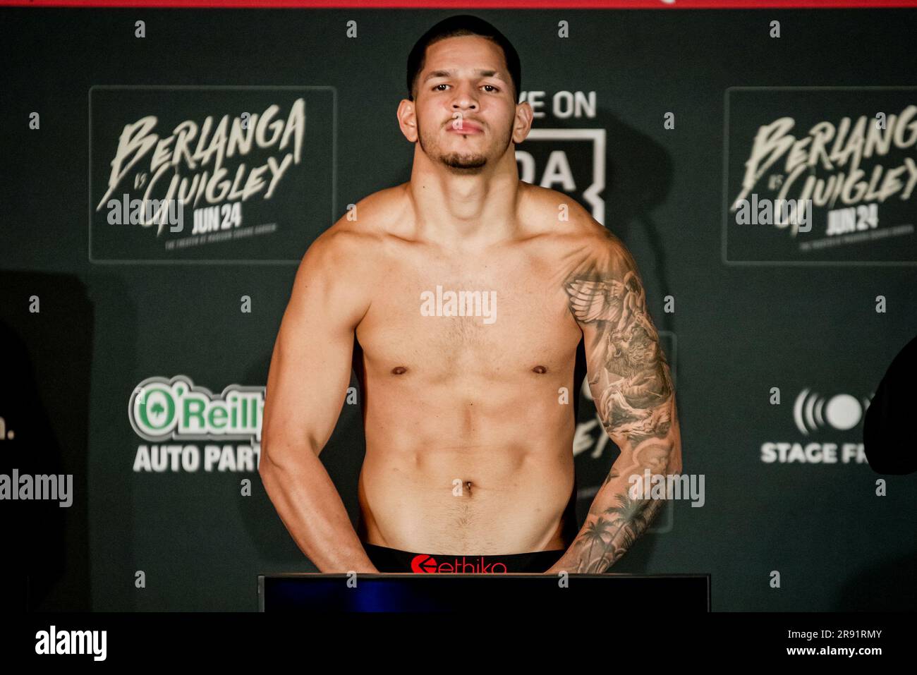 Edgar berlanga vs jason quigley hi-res stock photography and images - Alamy