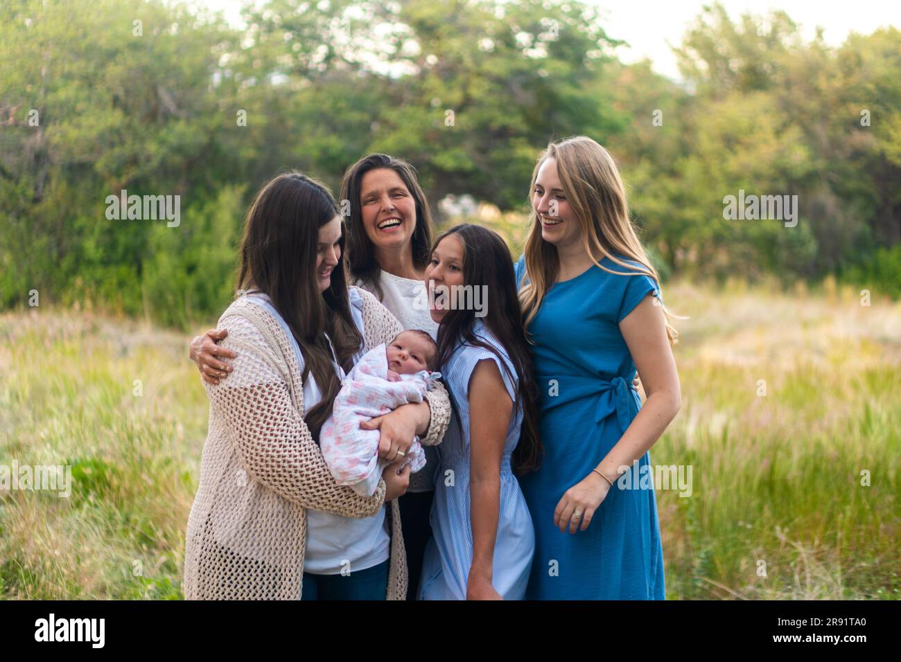 Family mom kids hi-res stock photography and images - Alamy