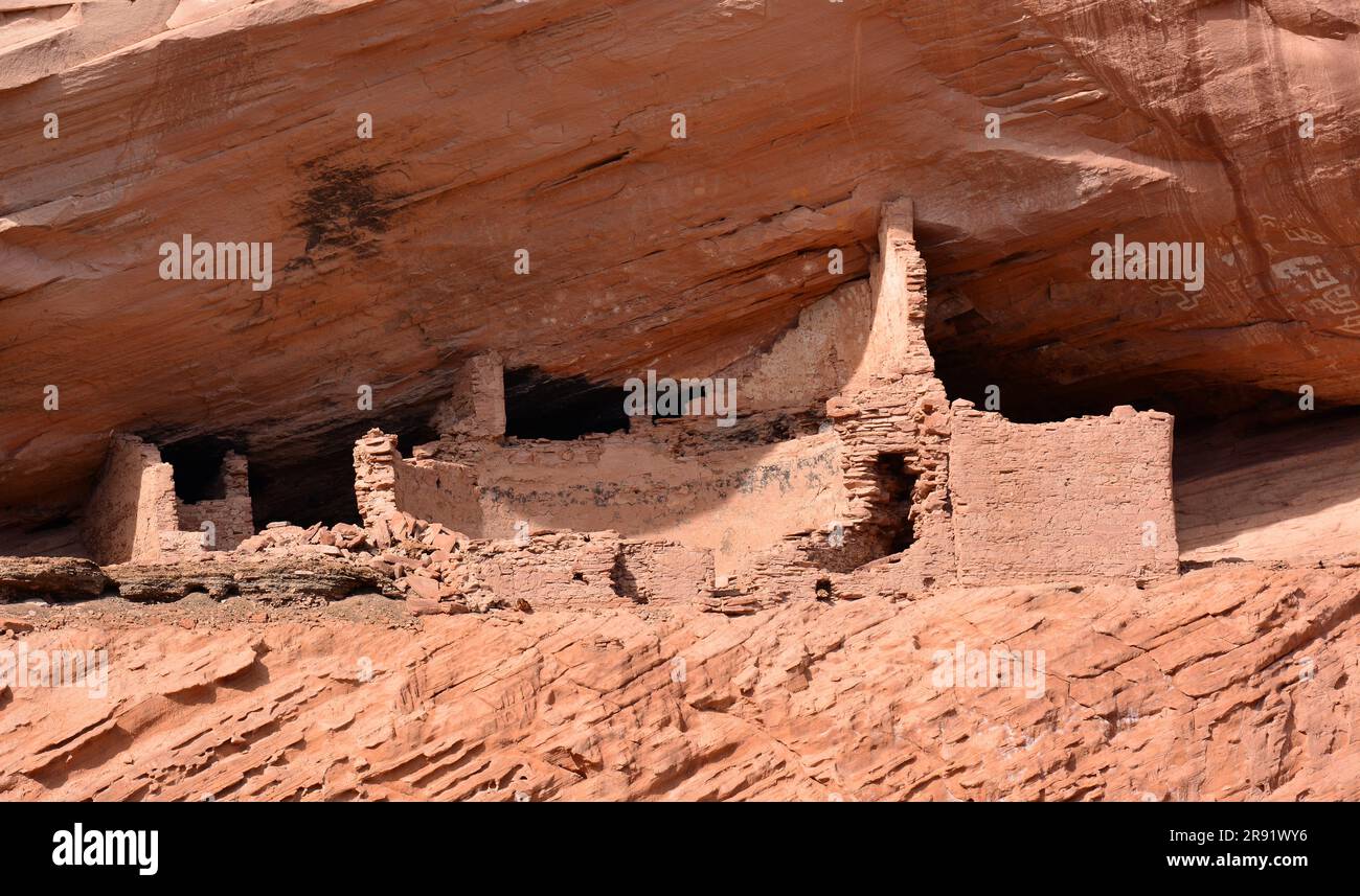 the ancient native american first ruins at canyon de chelly national ...