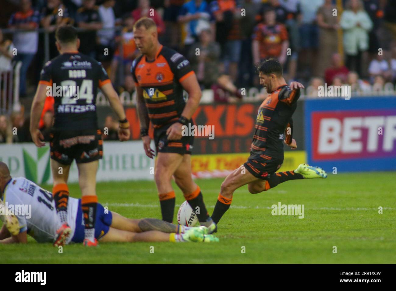 Castleford, UK. 23rd June, 2023. Gareth Widdop Drop Goal *** during the ...