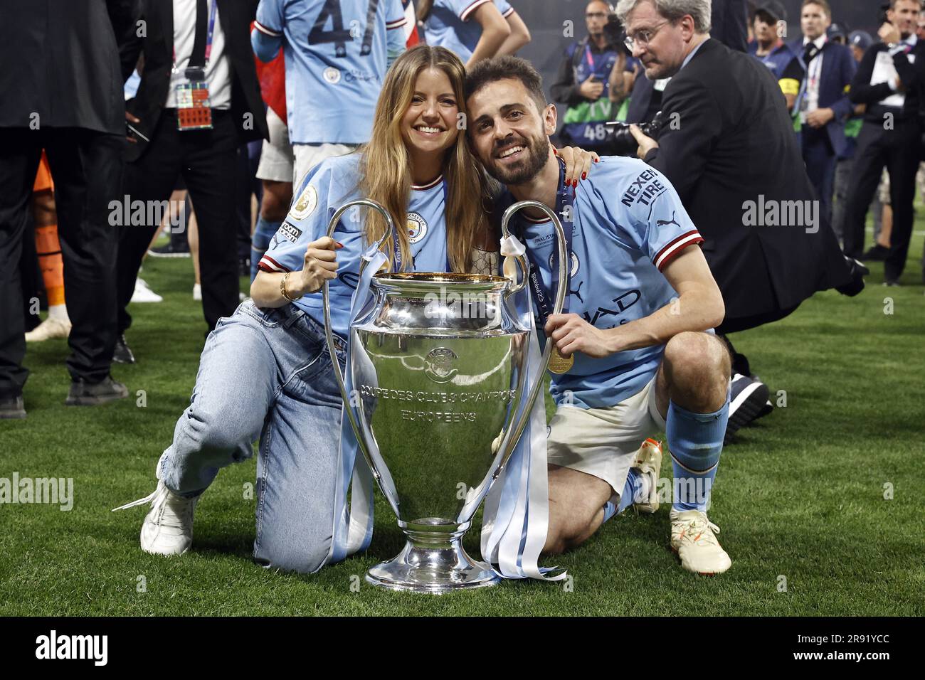 ISTANBUL - (LR) Inez Thomaz, Bernardo Silva of Manchester City FC with ...
