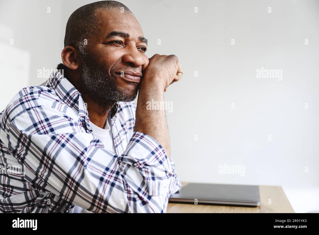 Leaning on elbow hi-res stock photography and images - Alamy