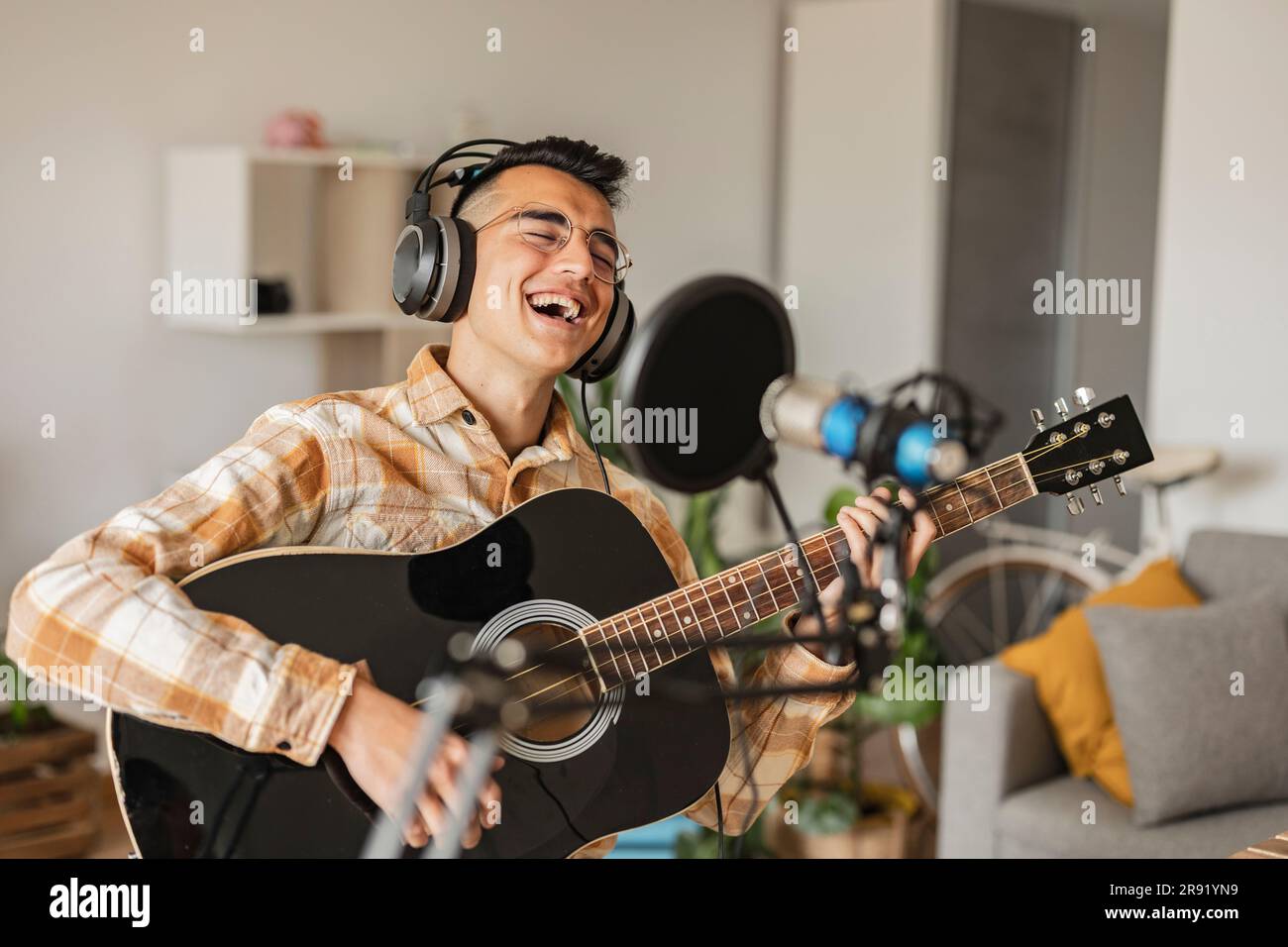 Man singing with passion hi-res stock photography and images - Alamy