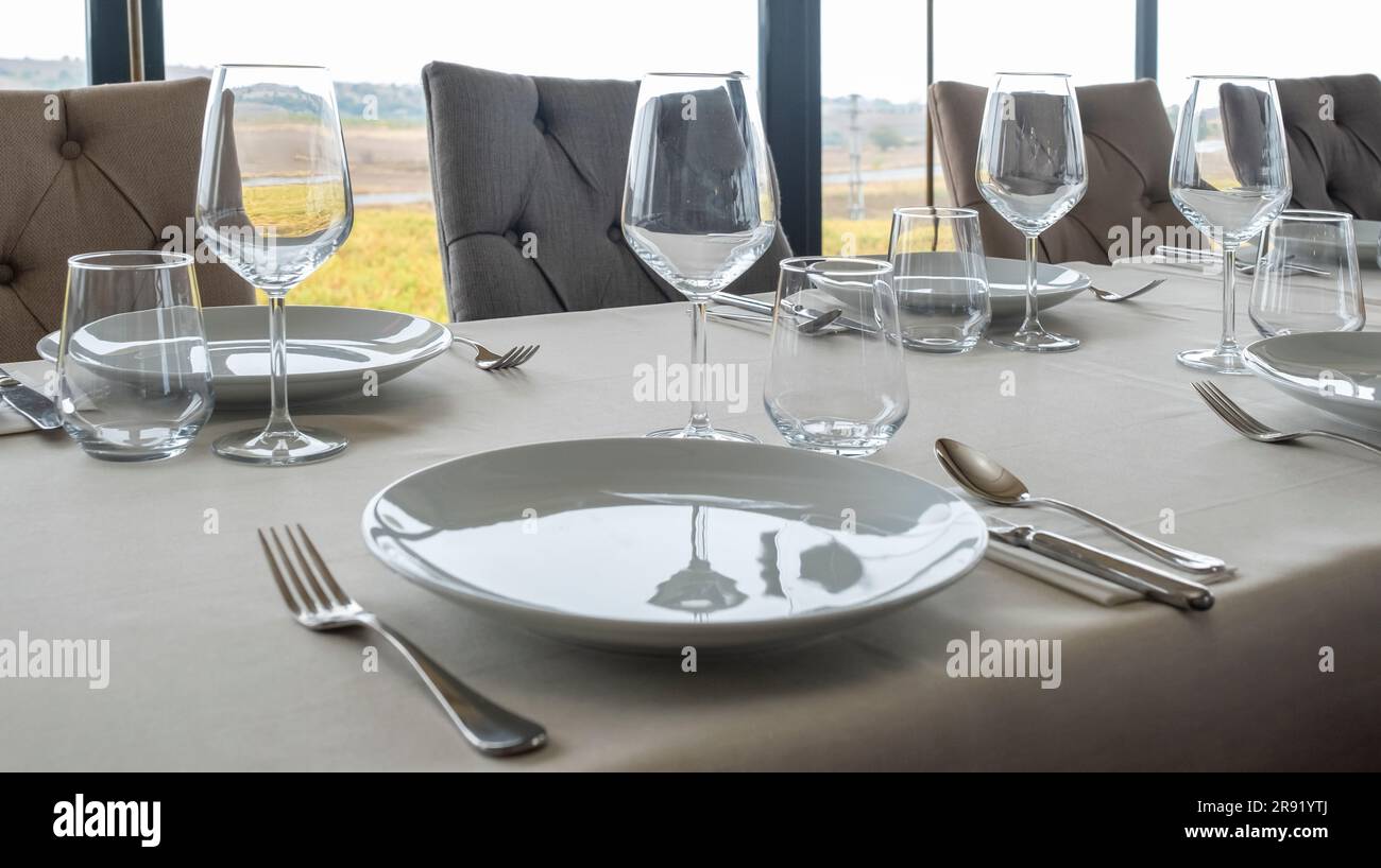 Empty centerpiece hi-res stock photography and images - Alamy