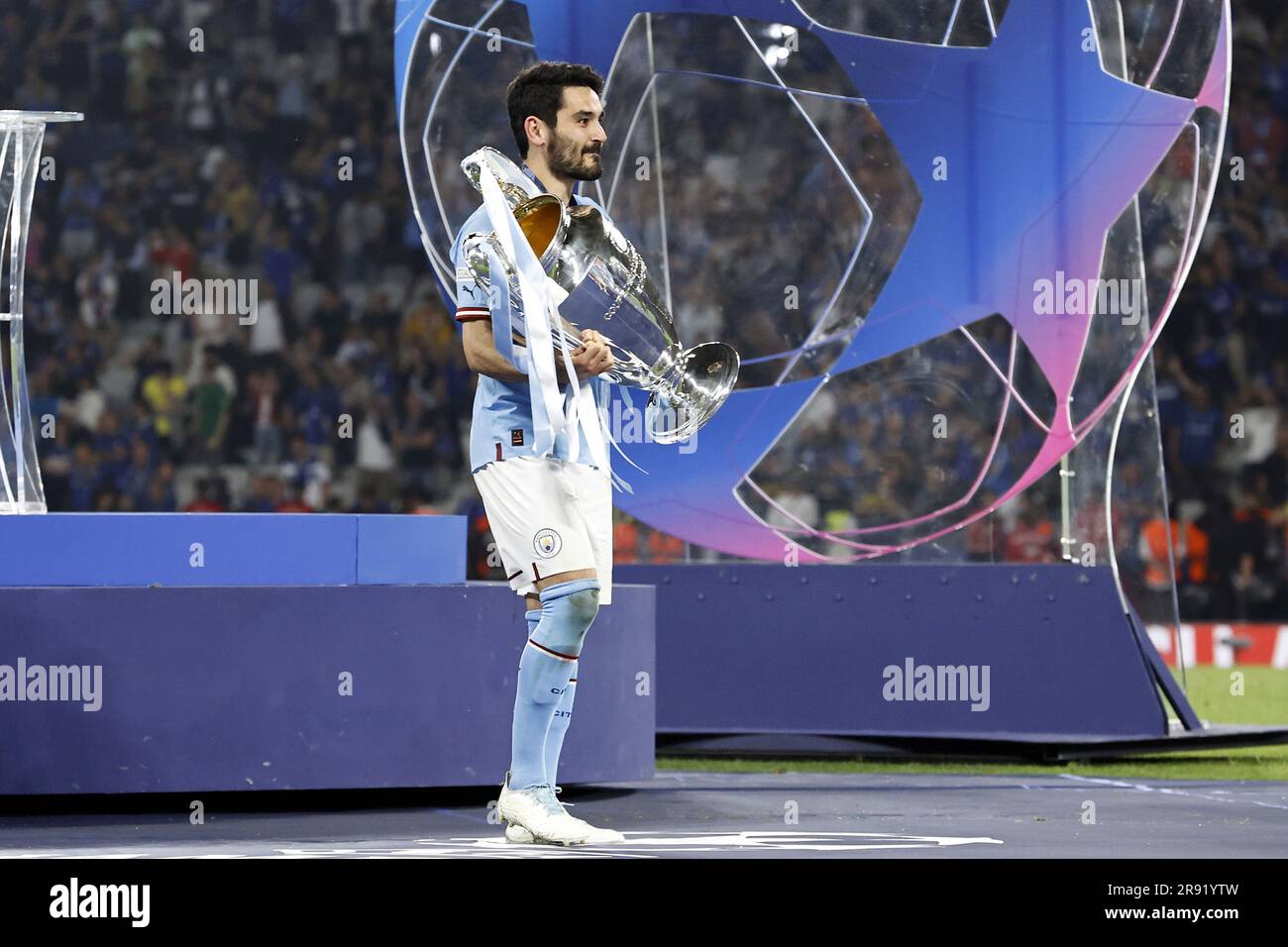 ISTANBUL - (LR) Ilkay Gundogan of Manchester City FC with UEFA ...