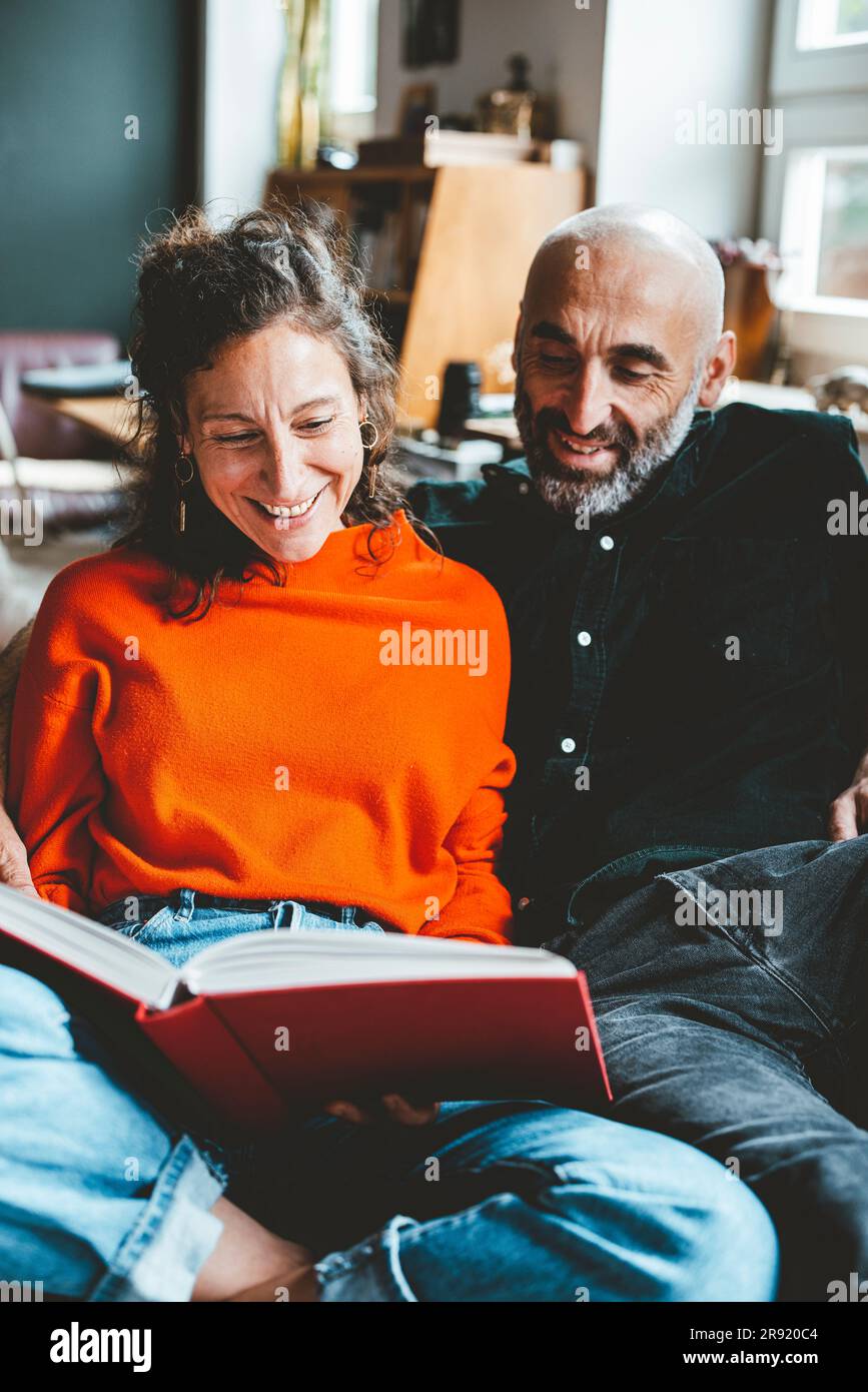 Sharing book hi-res stock photography and images - Alamy