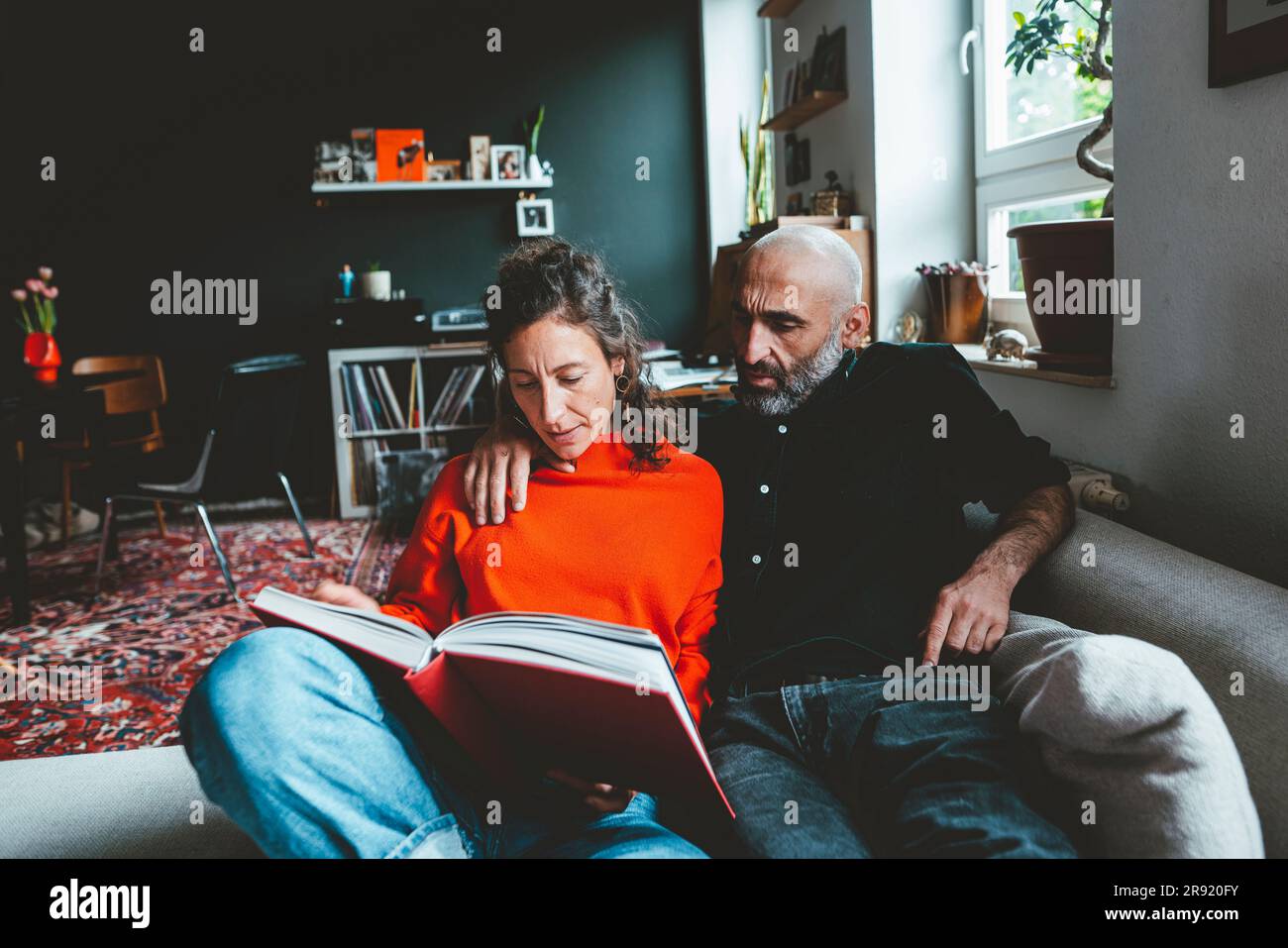 Sharing book hi-res stock photography and images - Alamy