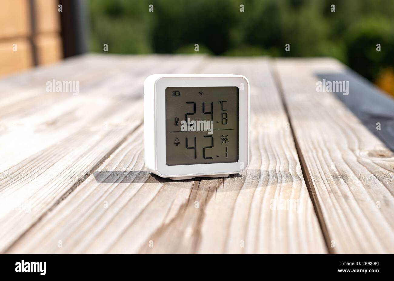 Time and temperature display hi-res stock photography and images - Alamy