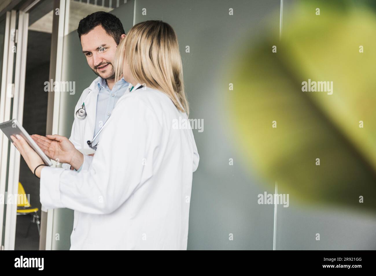 Tablet team planning doctors hi-res stock photography and images - Alamy