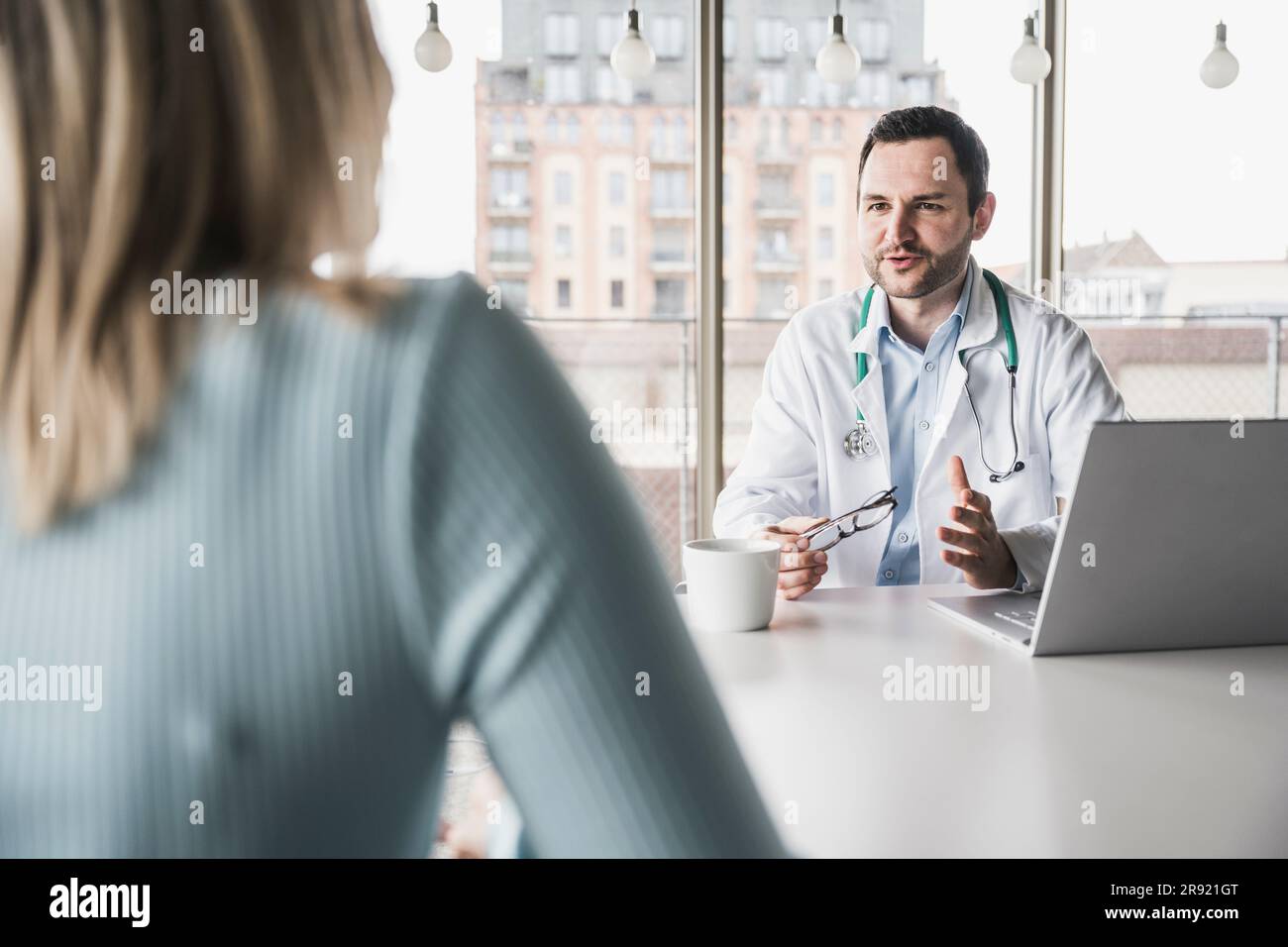Consulting table hi-res stock photography and images - Alamy