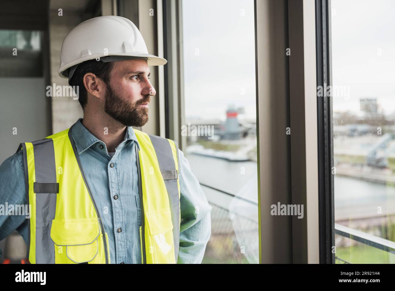 Window site hi-res stock photography and images - Alamy