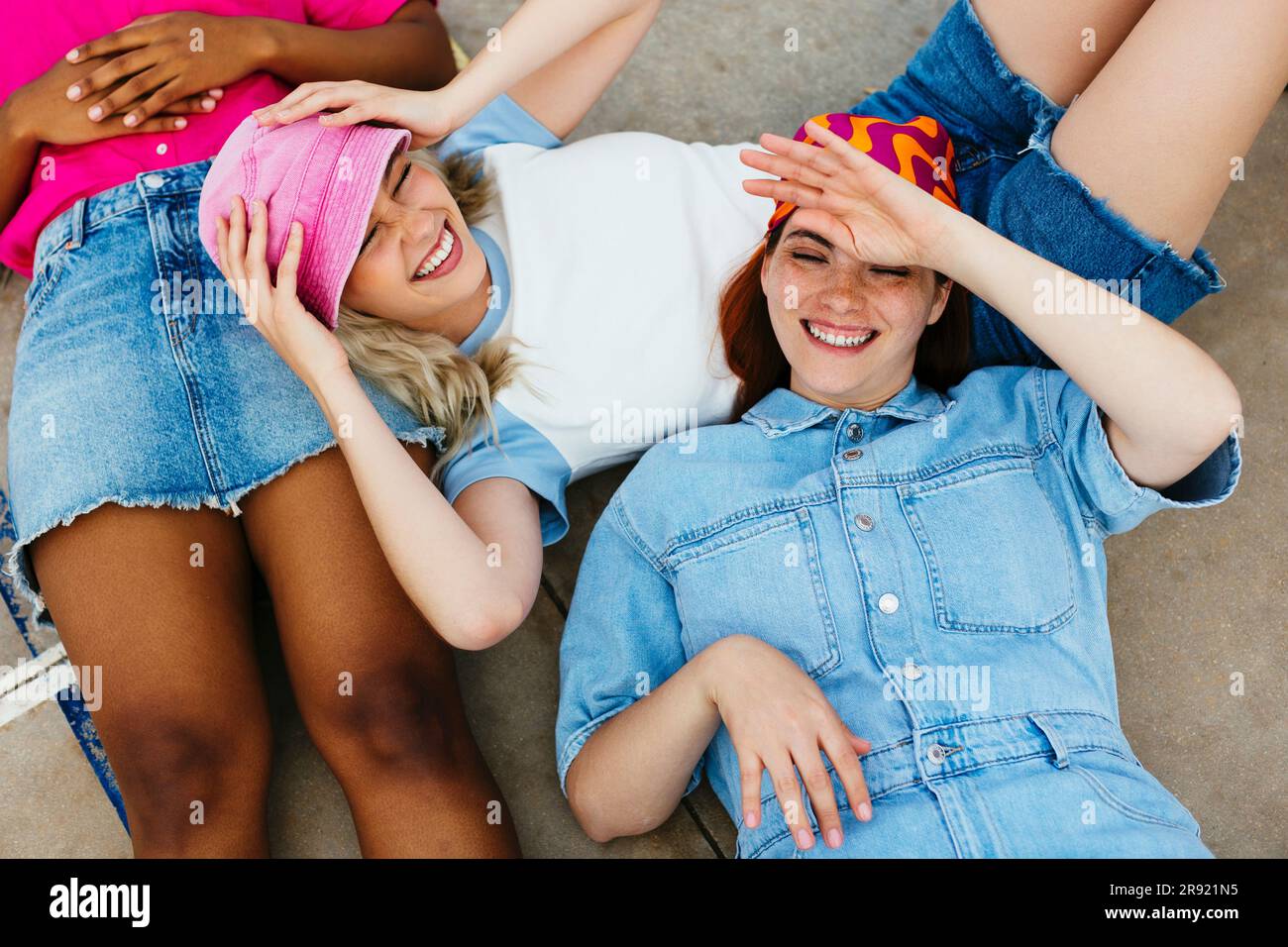Women lying down hi-res stock photography and images - Alamy