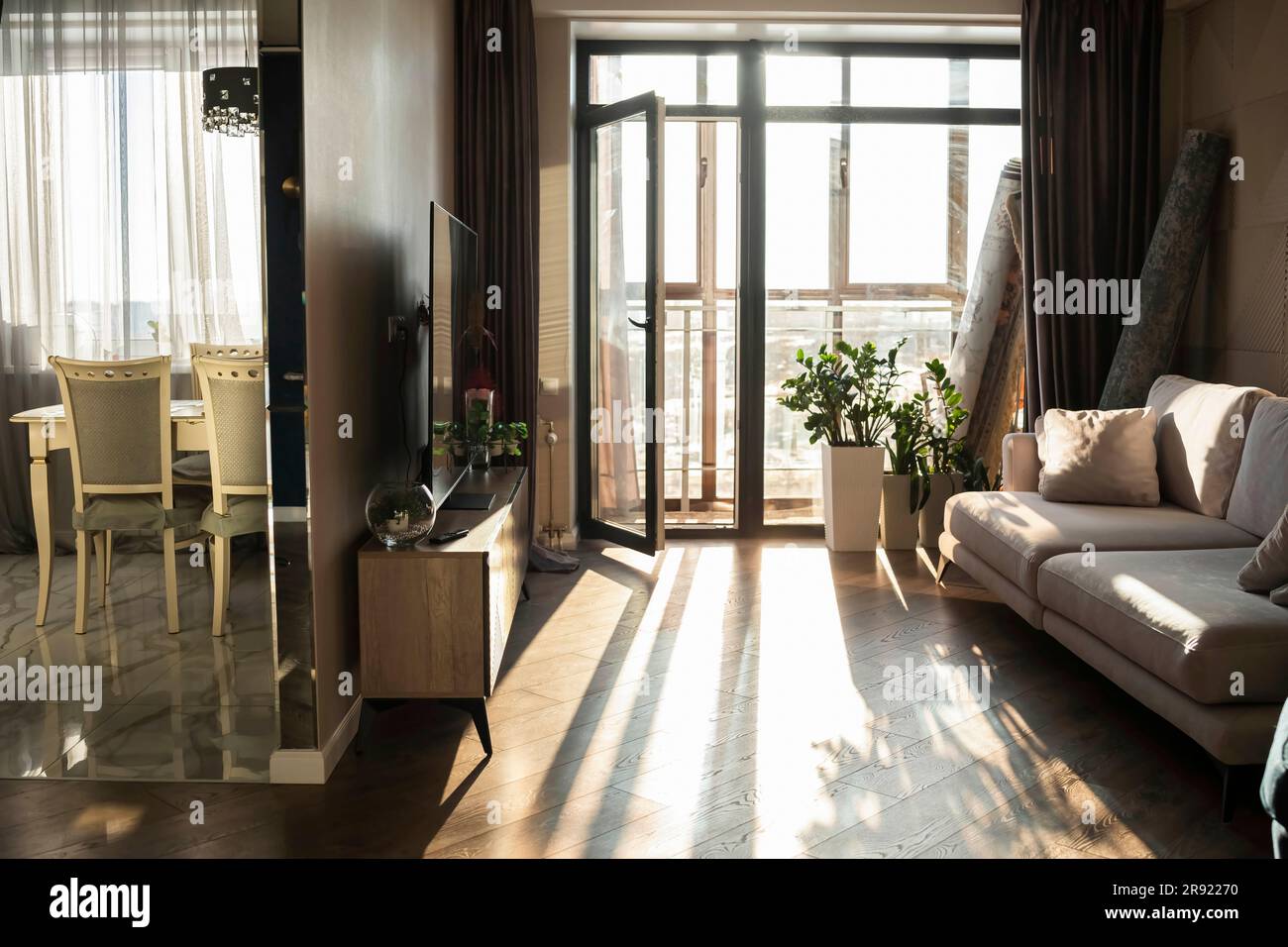 Sunlit room hi-res stock photography and images - Alamy