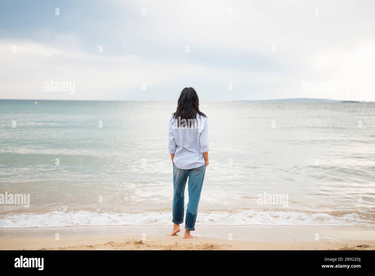 Hands in pockets rear view hi-res stock photography and images - Alamy