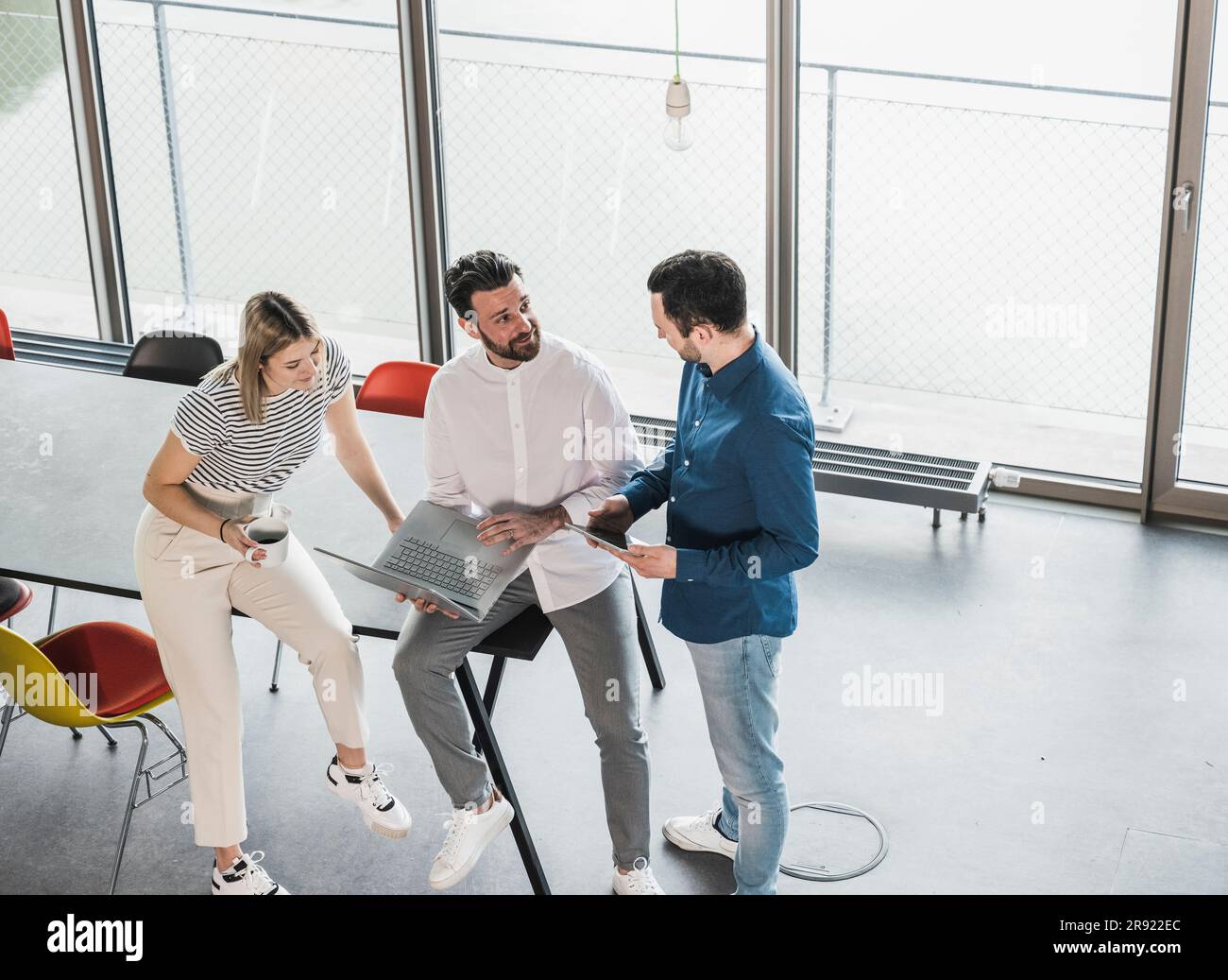 Explaining laptop hi-res stock photography and images - Alamy