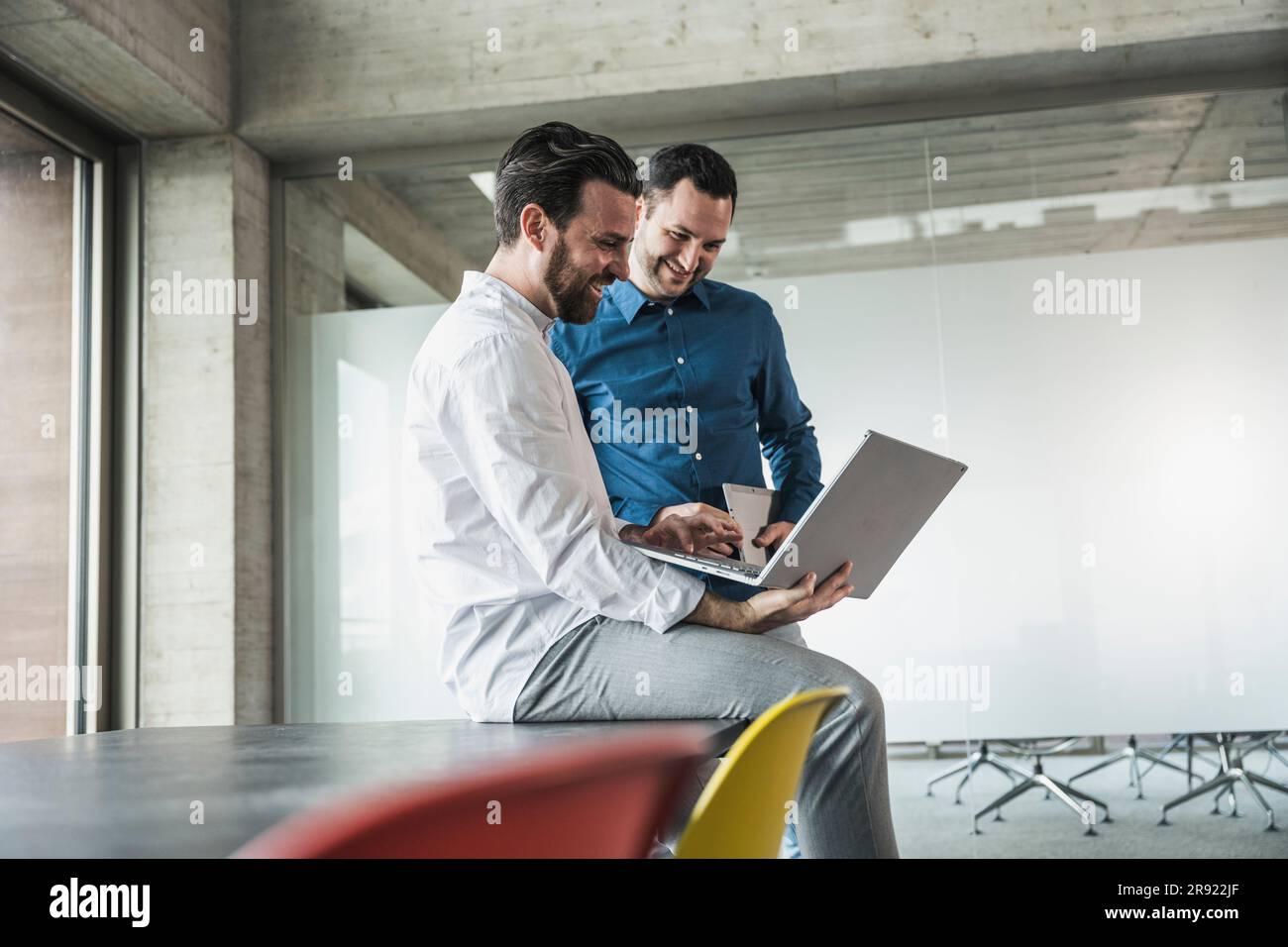 Coworker office hi-res stock photography and images - Alamy