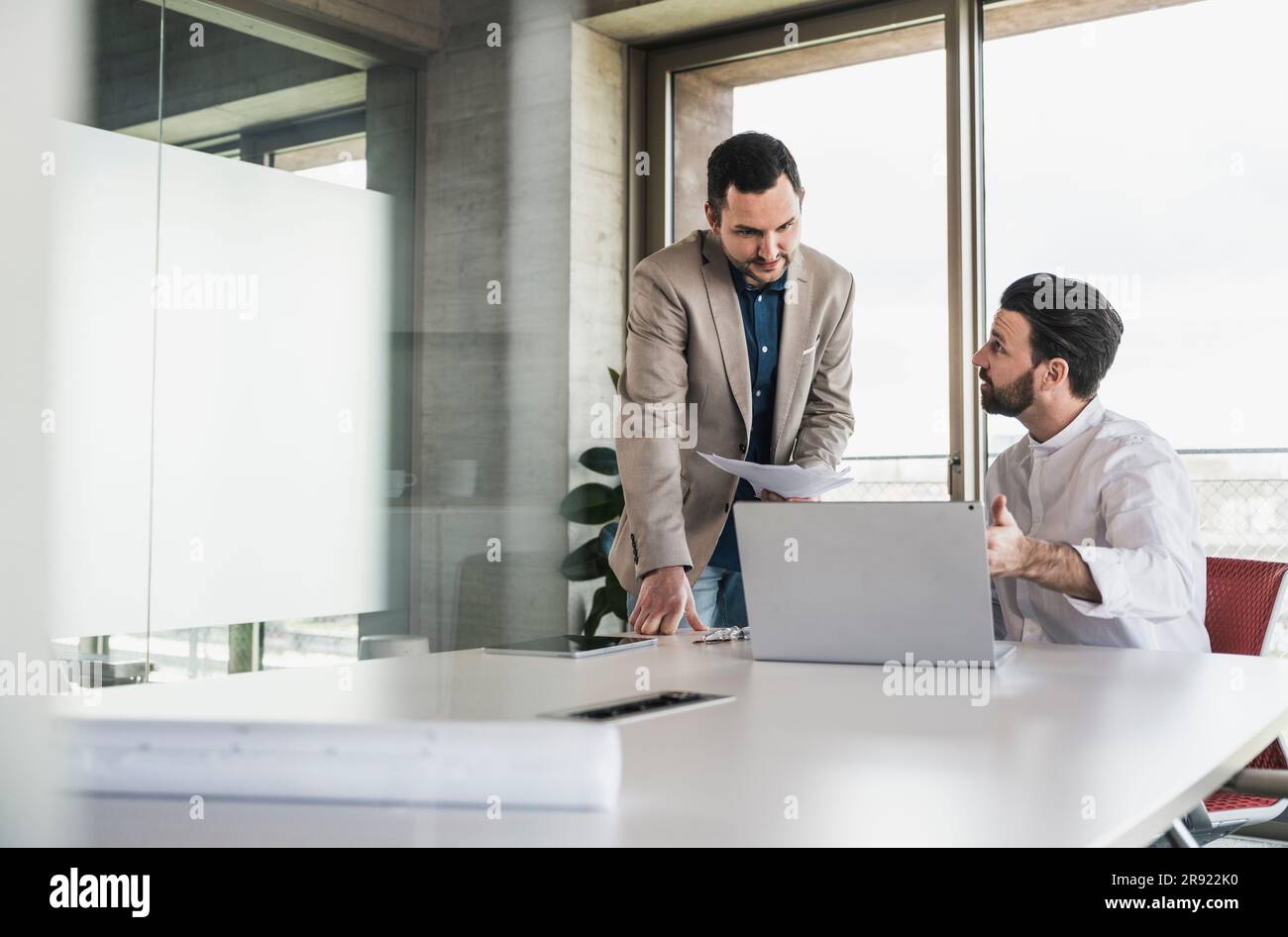 Explaining cooperation hi-res stock photography and images - Alamy