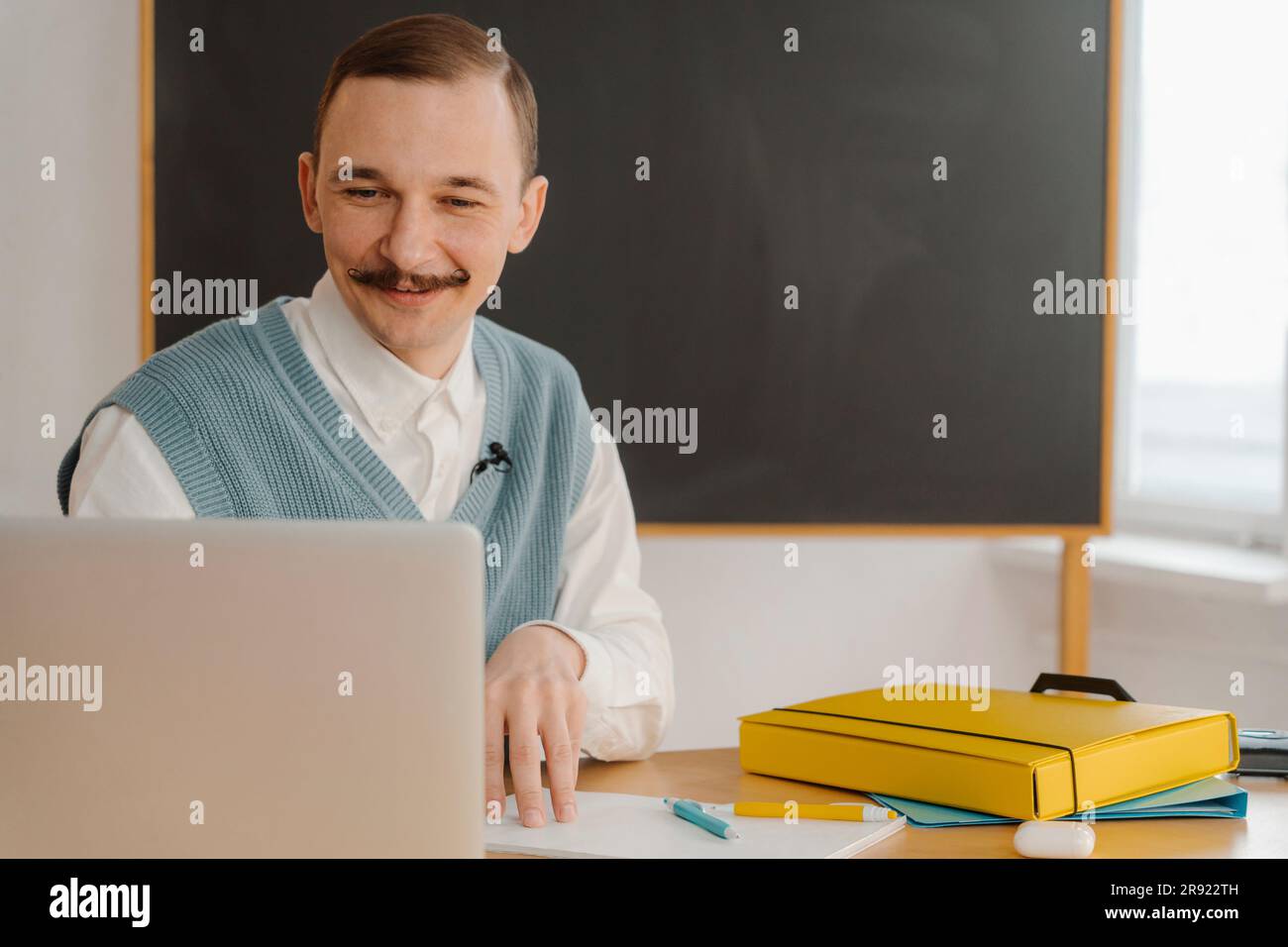 Laptop classroom adult hi-res stock photography and images - Alamy
