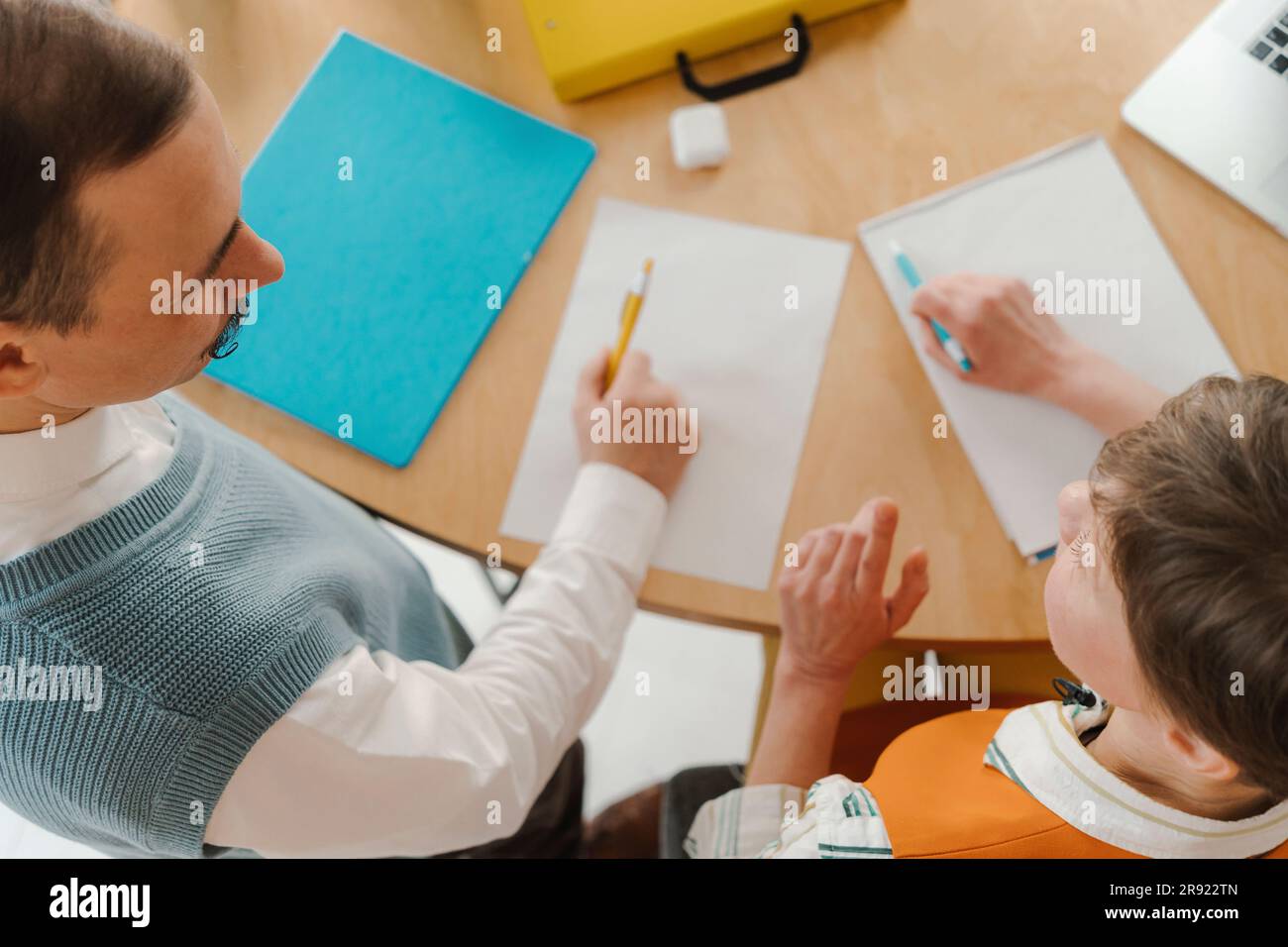 Standiung hi-res stock photography and images - Alamy