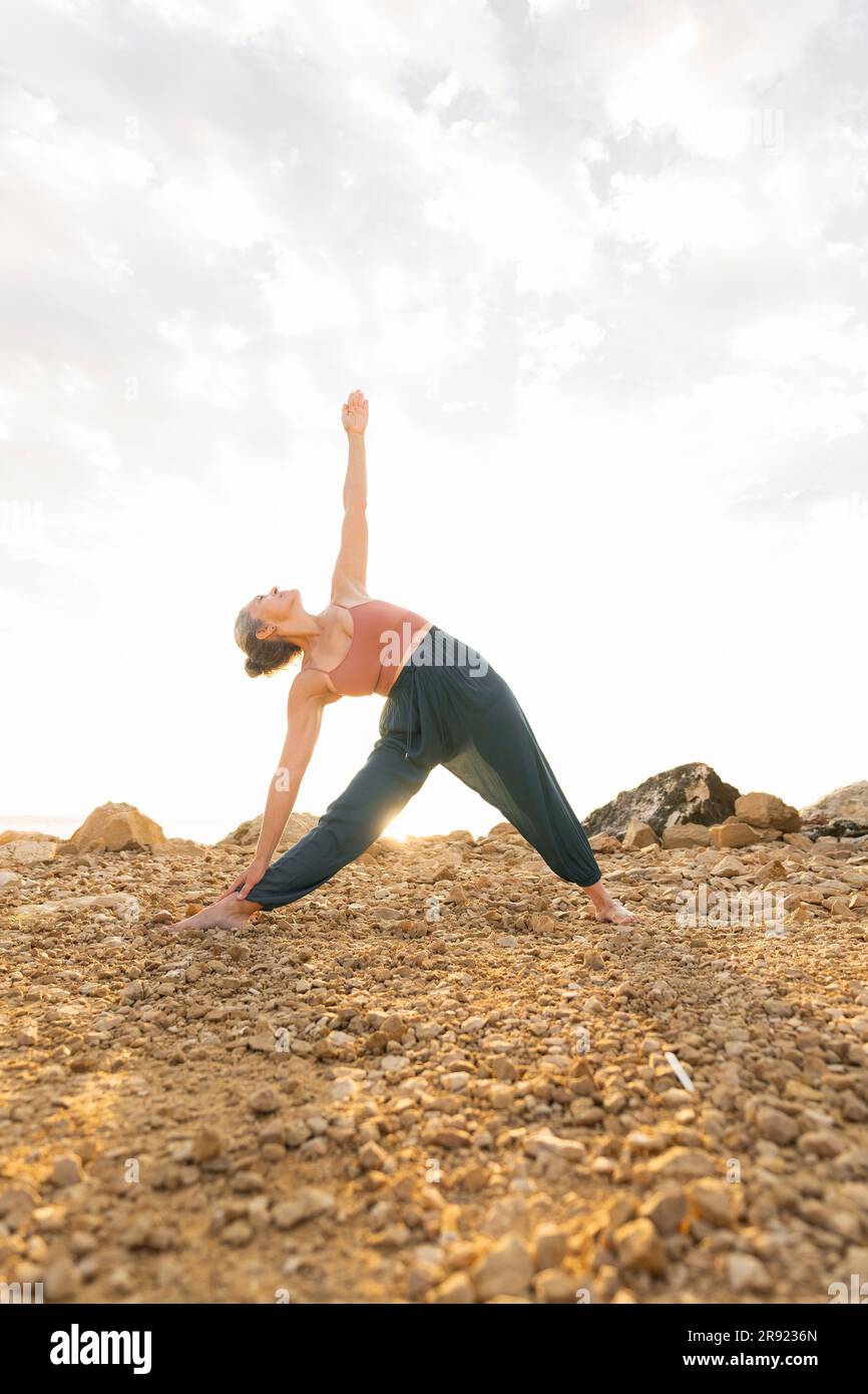 Moon light woman hi-res stock photography and images - Alamy