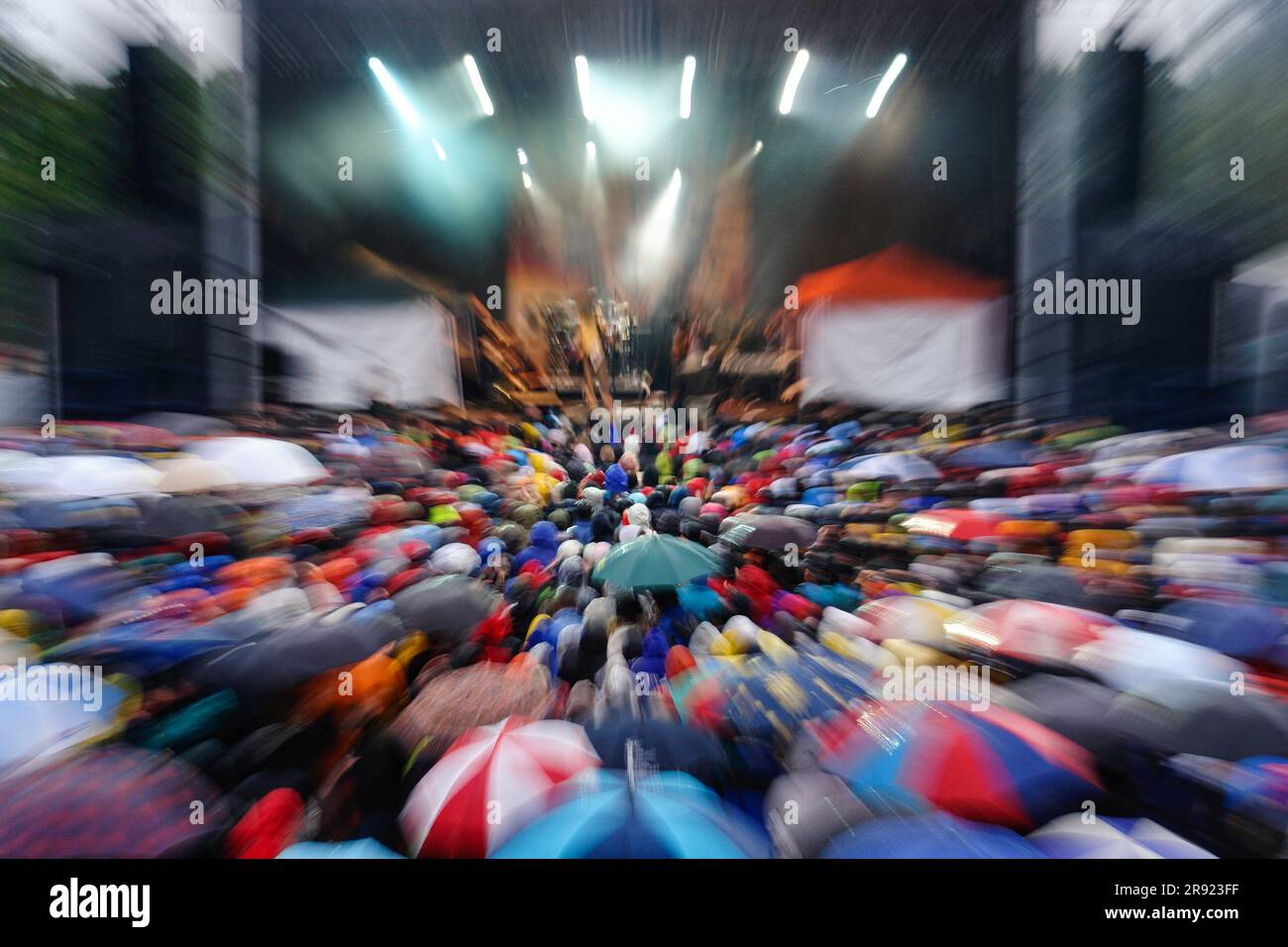 Group music fans fans hi-res stock photography and images - Alamy