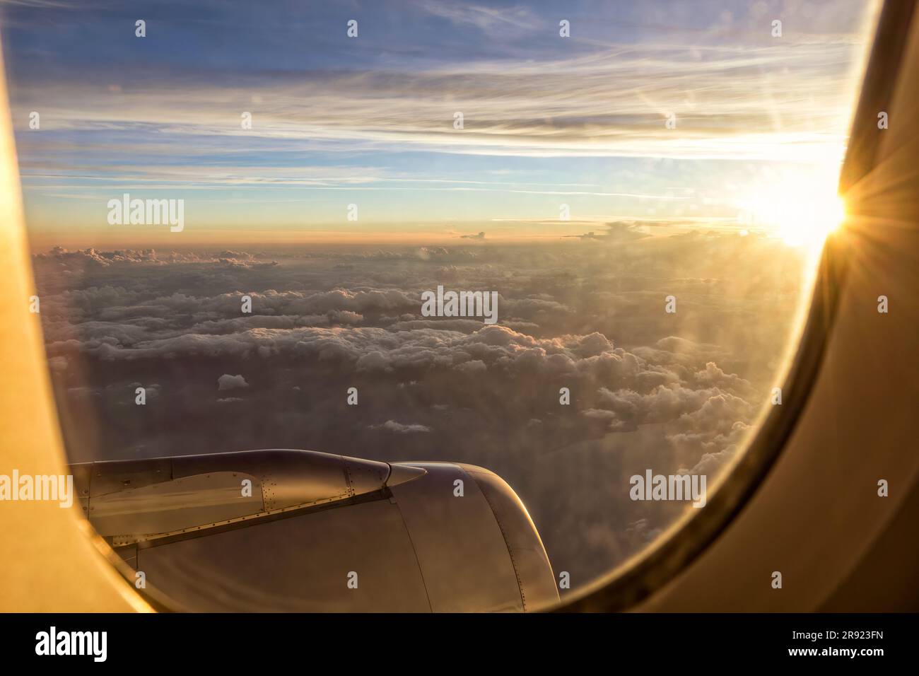 Aircraft with sunset hi-res stock photography and images - Alamy