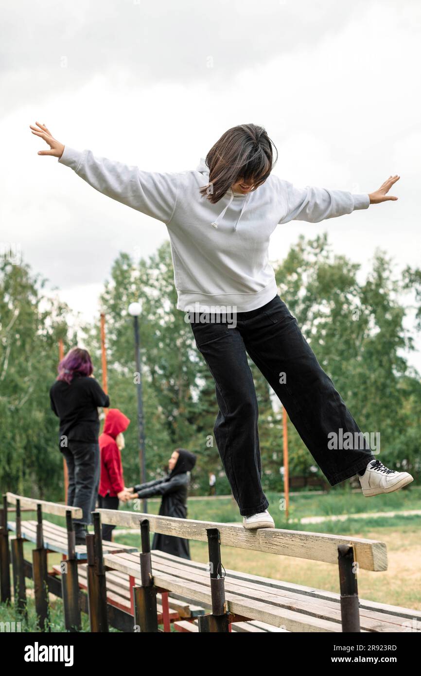 Teenager balancing bench hi-res stock photography and images - Alamy