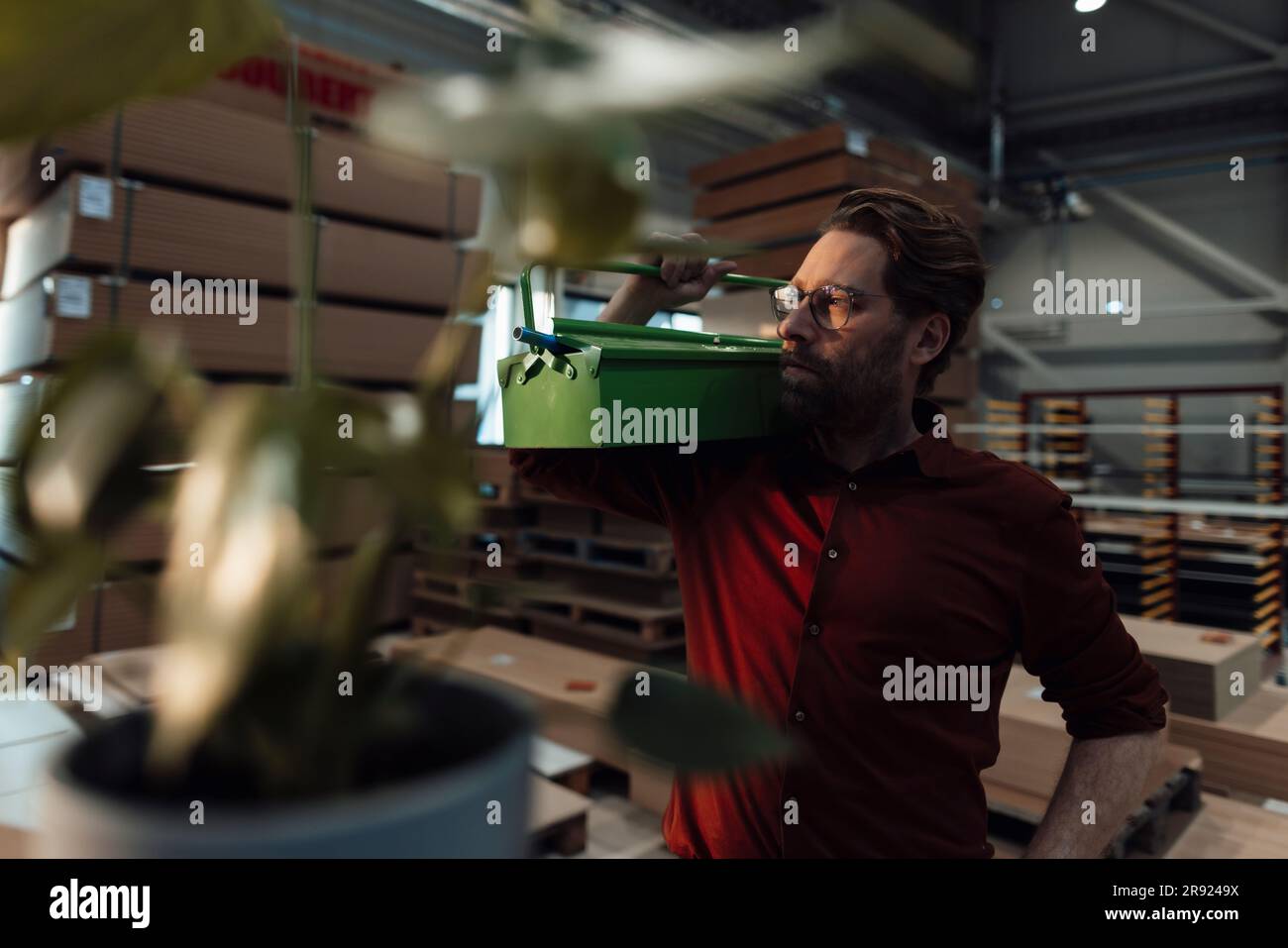 Man carrying tool box on hi-res stock photography and images - Alamy