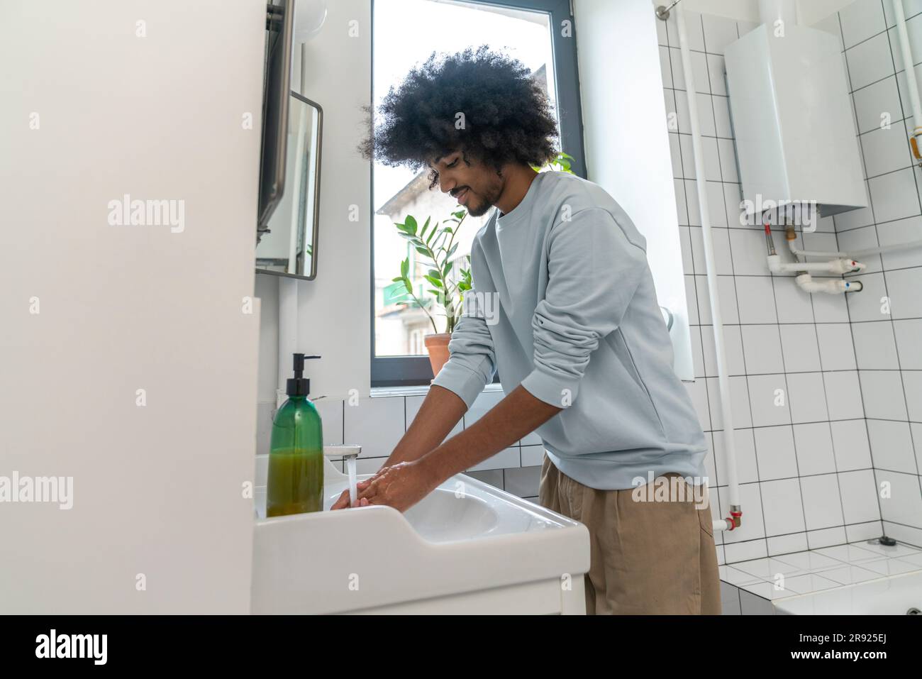 Washing hands soap home hi-res stock photography and images - Alamy