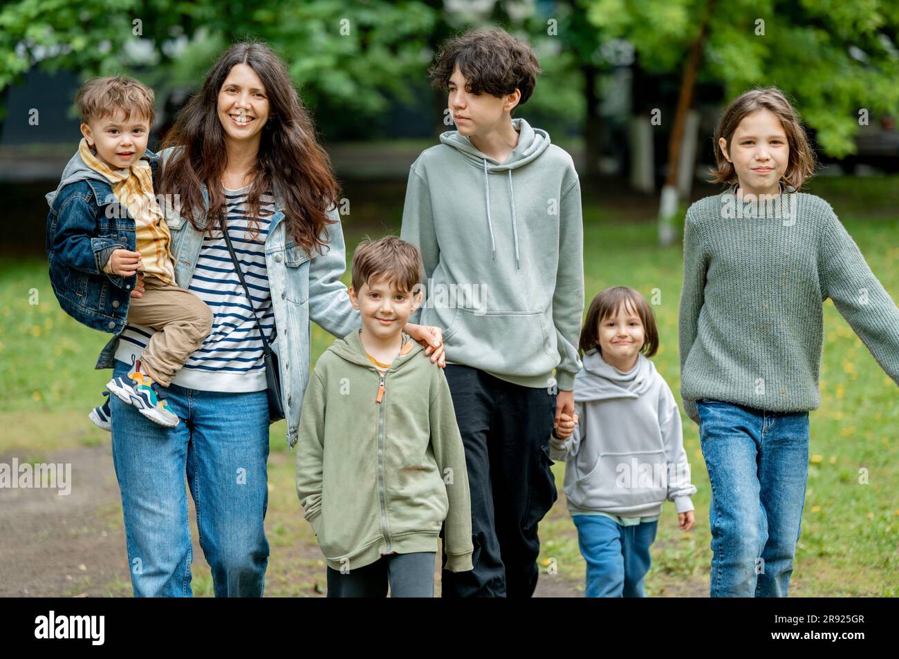 Children in park hi-res stock photography and images - Alamy