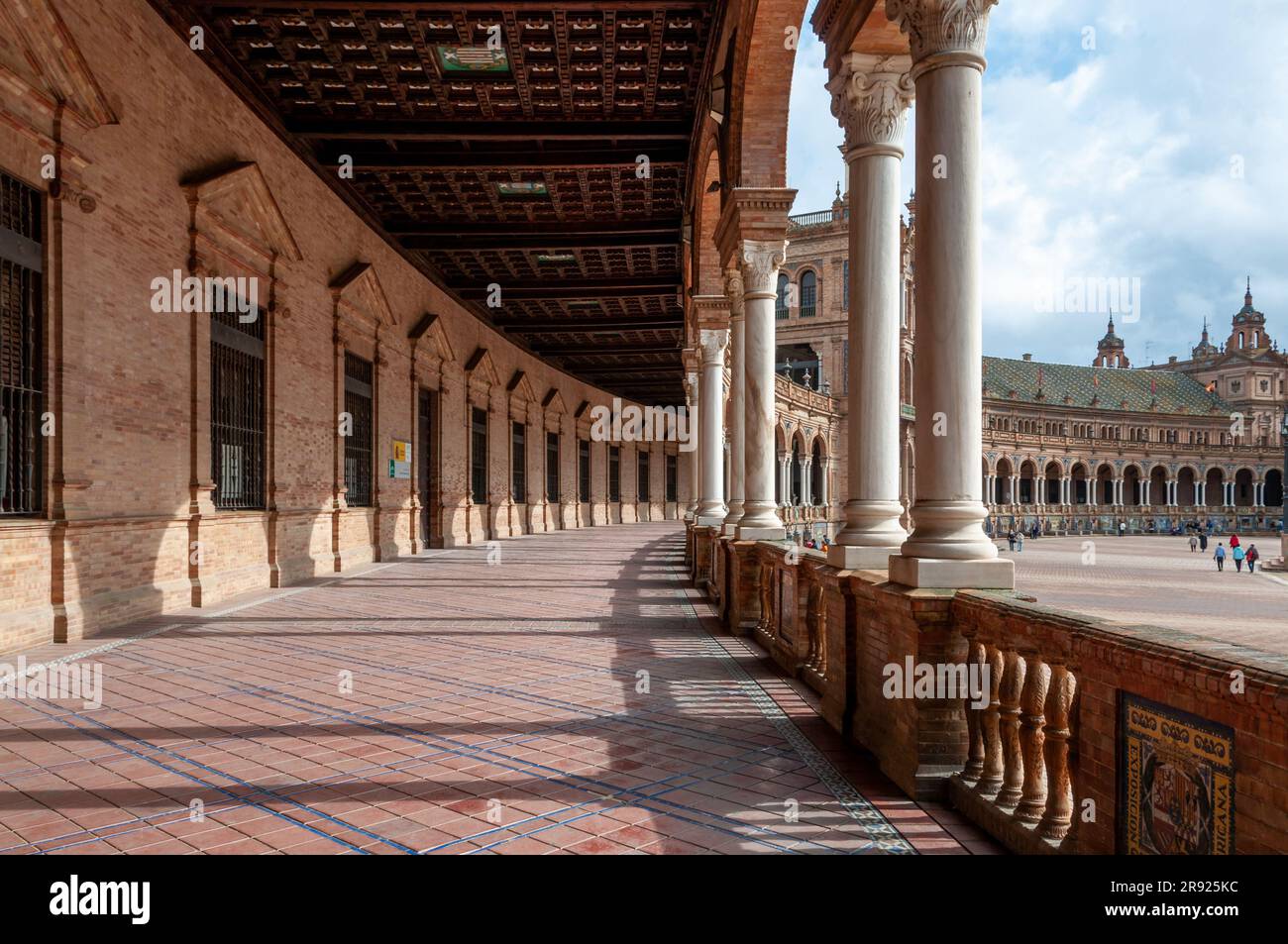 Semi circular semi circular hi-res stock photography and images - Alamy